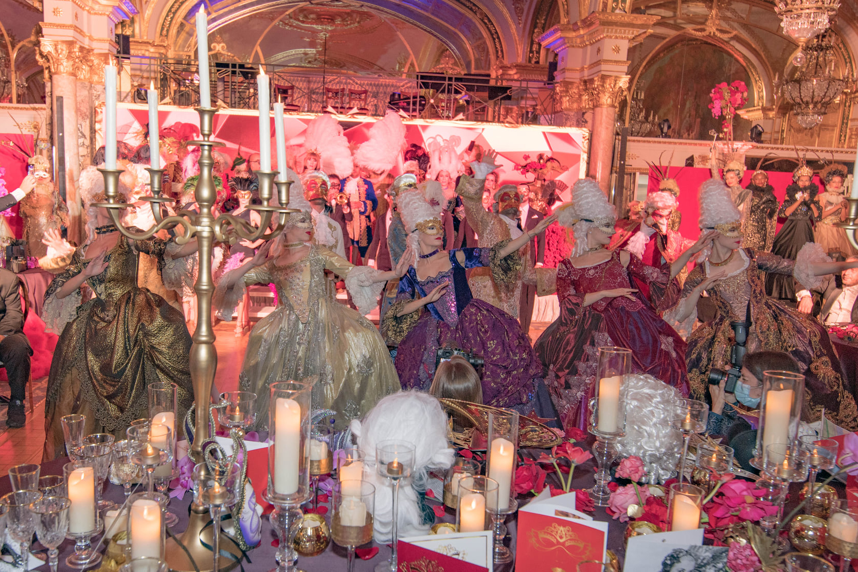The Grand Masked Ball - Avvenice