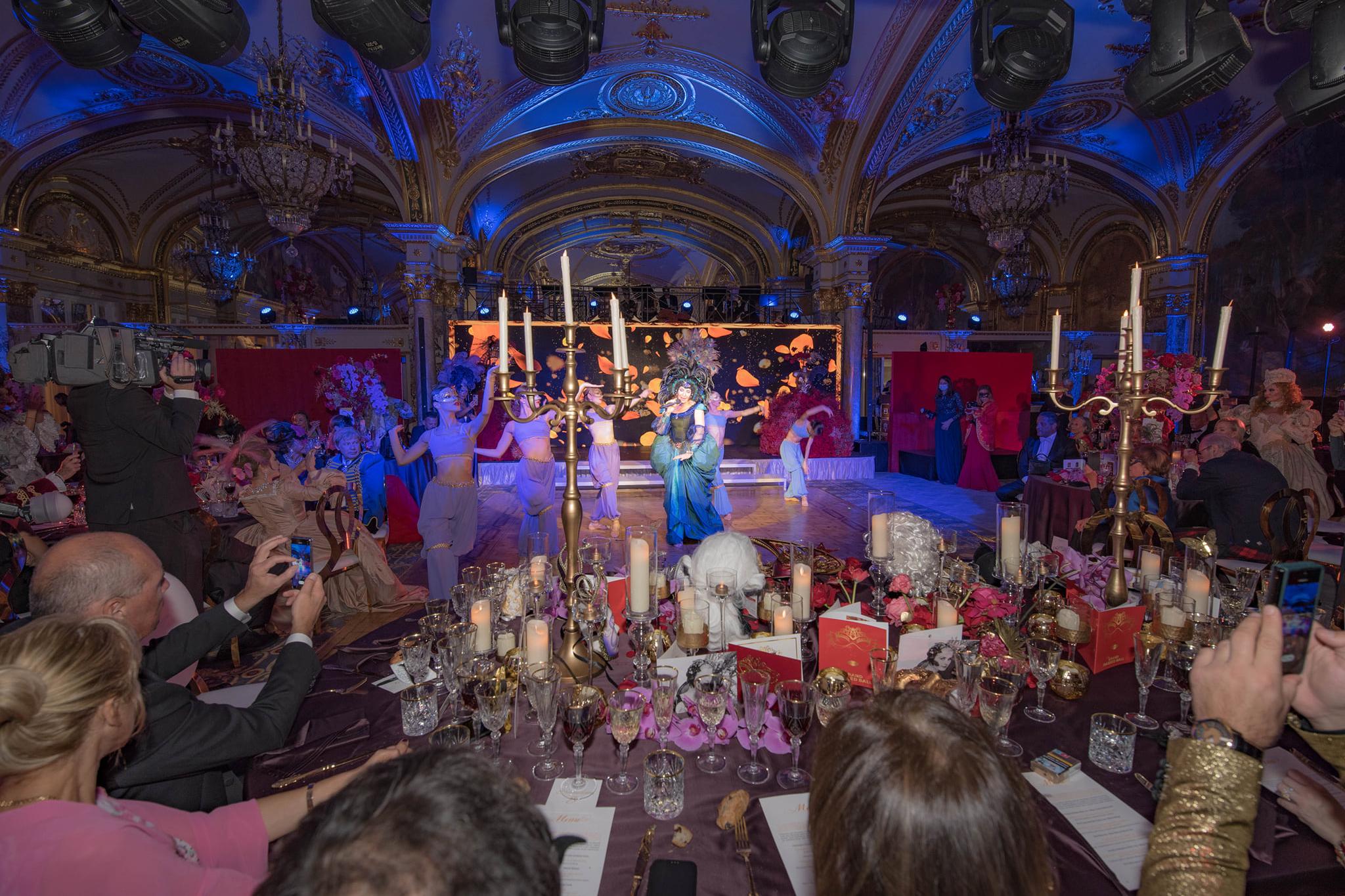 The Grand Masked Ball - Avvenice